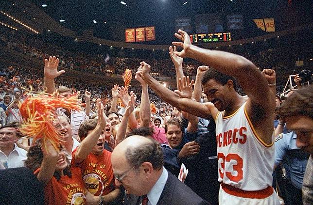 長期效力休士頓火箭的Robert Reid 68歲過世 | 緯來體育新聞 | LINE TODAY