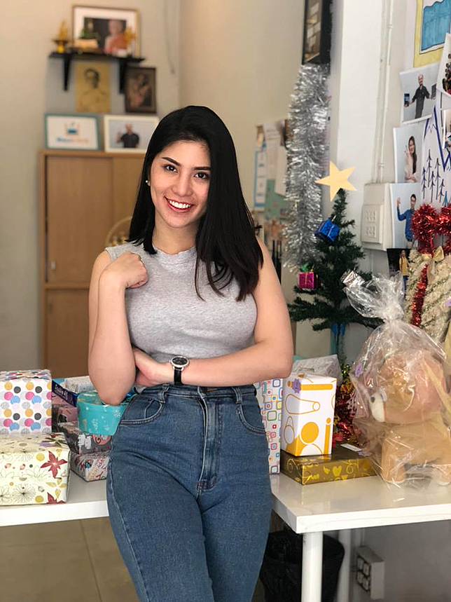 SpringNews | เปิดวาร์ป ครูป้อน ข้าราชการกระทรวงยุติธรรม สาวแซ่บ สอนภาษาอังกฤษฟรี