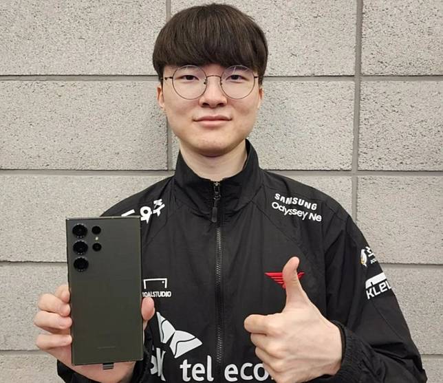 「最強中路」右手腕受傷休息中！Faker笑：現在可以靈活使用左手刷牙了 | 新頭殼 | LINE TODAY