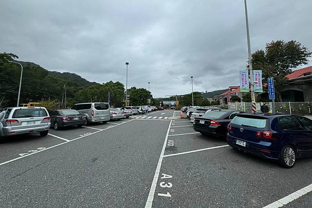 上路注意！「汽車起義」今發起停車石碇區 停車場全滿 上報 Line Today