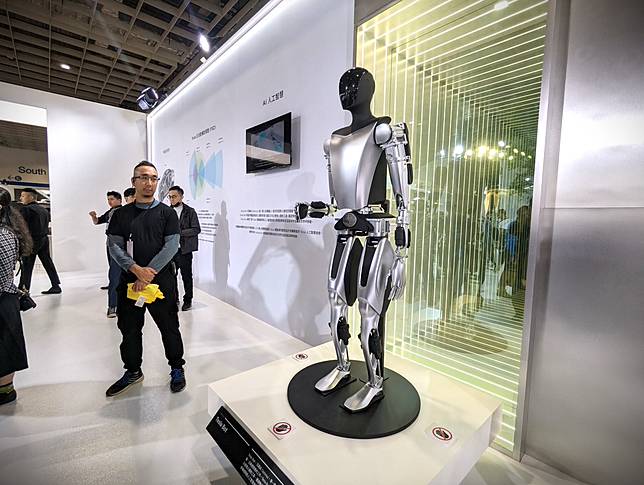 特斯拉機器人在台北車展！人爆多，你想看的電動車、氫能車都來了 | TechOrange 科技報橘 | LINE TODAY