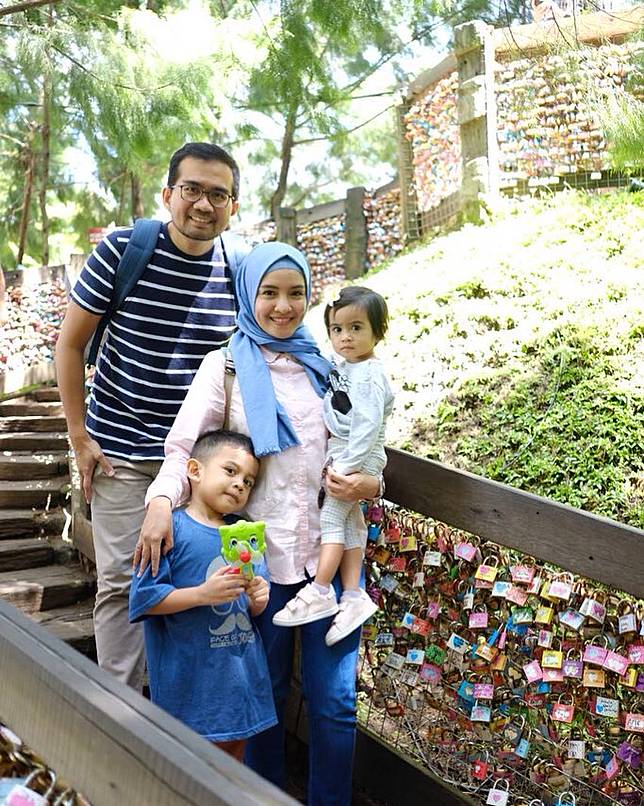 Lama Tak Terlihat, Begini 10 Potret Manis Intan Nuraini Sekarang ...