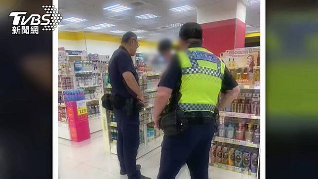 台中男疑性騷慣犯 逛藥妝店突蹲低遭抓包 | TVBS | LINE TODAY