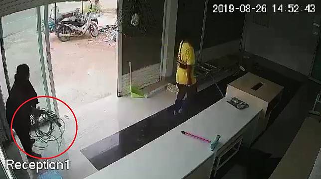 77kaoded | แก๊งสาวหนุ่มอ้วนผอมสุดแสบตระเวนขโมยเครื่องมือช่างกลางวันแสกๆ (ชมคลิป)