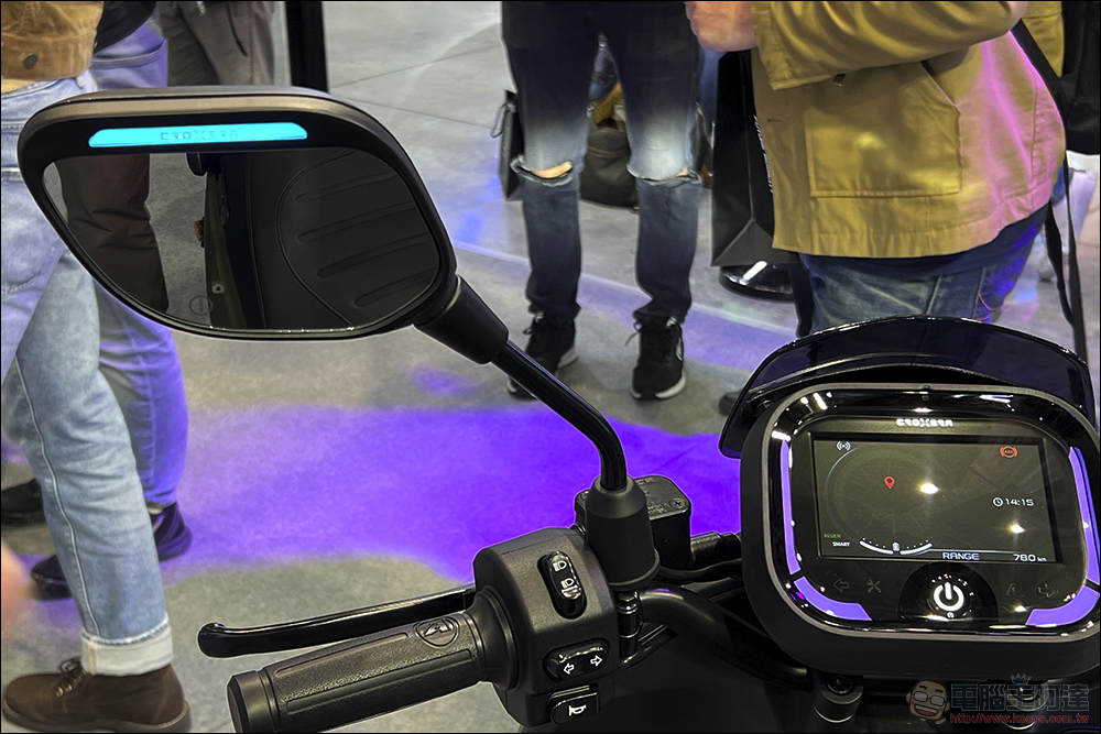 宏佳騰 CROXERA M 智慧後照鏡正式發表，不只電車能用 SYM 的 KRNBT 也將搭載 | LINE購物