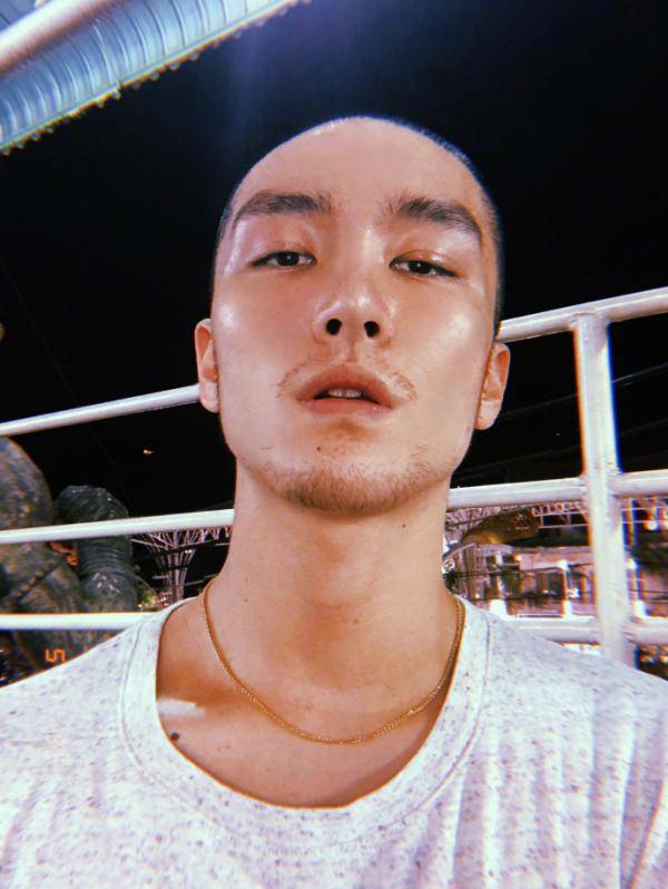 คนละขั้ว!!! อดีตนายแบบหนุ่มหน้าสวย Xingye กับลุกส์ใหม่ที่เปลี่ยนไปมากมาย