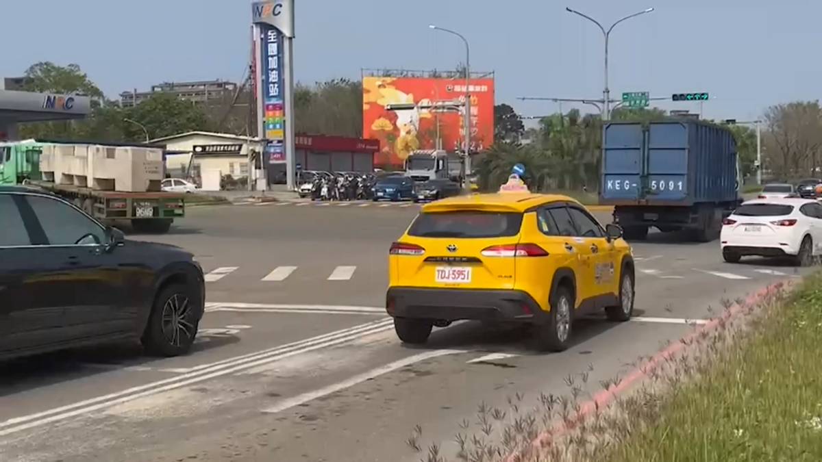 綠燈20秒紅燈5分鐘 用路人等到崩潰 | TVBS | LINE TODAY