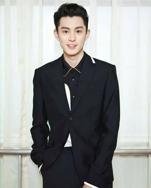 Campus Star | หล่อดาเมจแรงแล้วยังเรียนจบอะไรเท่ๆ ย้อนชมภาพ Dylan Wang ...