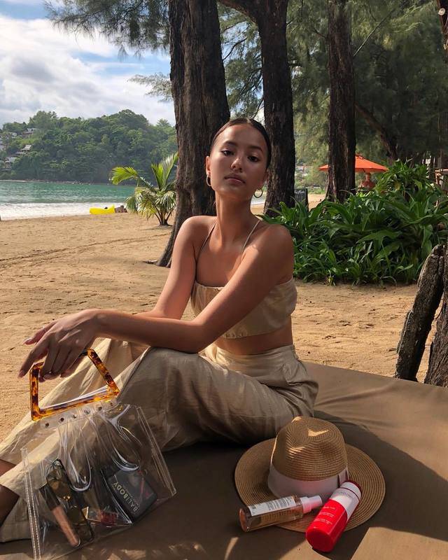 Spiceee.net | 25 Style ' แต่งตัวไปเที่ยวทะเล ' แบบไม่ต้องใส่ชุดว่ายน้ำให้เขินจนตัวม้วน