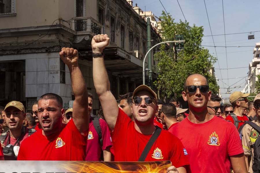 Greek workers strike against planned labor law changes | XINHUA | LINE ...