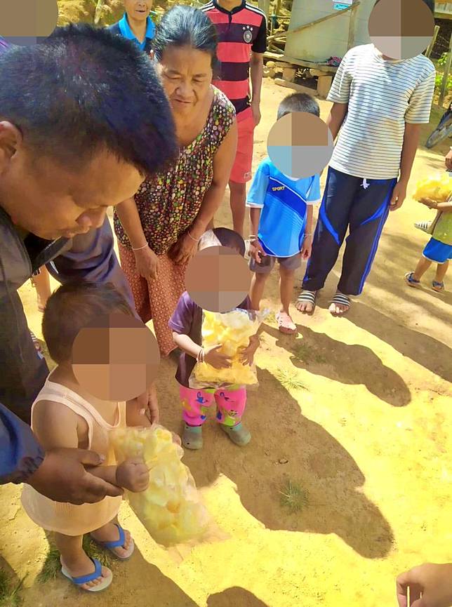 77kaoded | บุรุษนิรนาม ควักเงินแสนช่วยชาวบ้าน