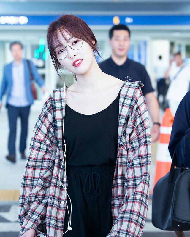 Spiceee.net | So So Cute ~ รวม 25 ไอเดียแต่งตัวของ 'สาวแว่น' มองมุมไหนก็น่ารัก