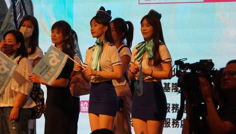 空姐應援團惹議！林國成：尊重專業表演穿著 | NOWnews 今日新聞 | LINE TODAY