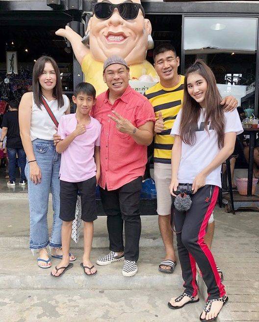 Khaosod | หายเหนื่อย! เบสท์ ลูกสาว สมรักษ์ คำสิงห์ หาเงินซื้อของขวัญใหญ่ชิ้นแรก อายุ19ทำได้