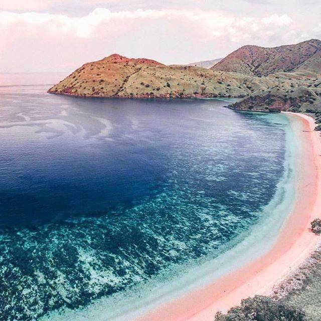 Bukan Putih atau Cokelat, 4 Pantai di Indonesia Ini Punya Warna Pasir ...