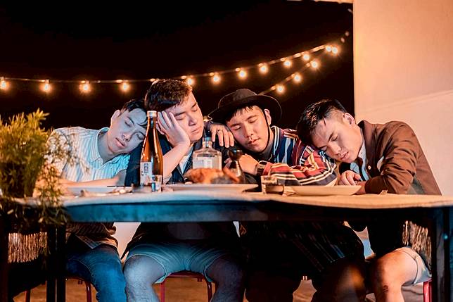 新加坡獨立樂團Oakë推新曲，詼諧呈現數位時代的有毒關係 | SOL 聲活圈 | LINE TODAY