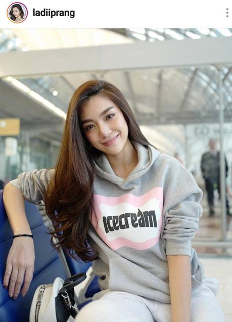 TrueID Entertainment | เป๊ะทุกรอบ! ปราง กัญญ์ณรัณ อวดความสวยฉ่ำอีกครั้ง แอบเซ็กซี่งานดีตลอด! (มี ...