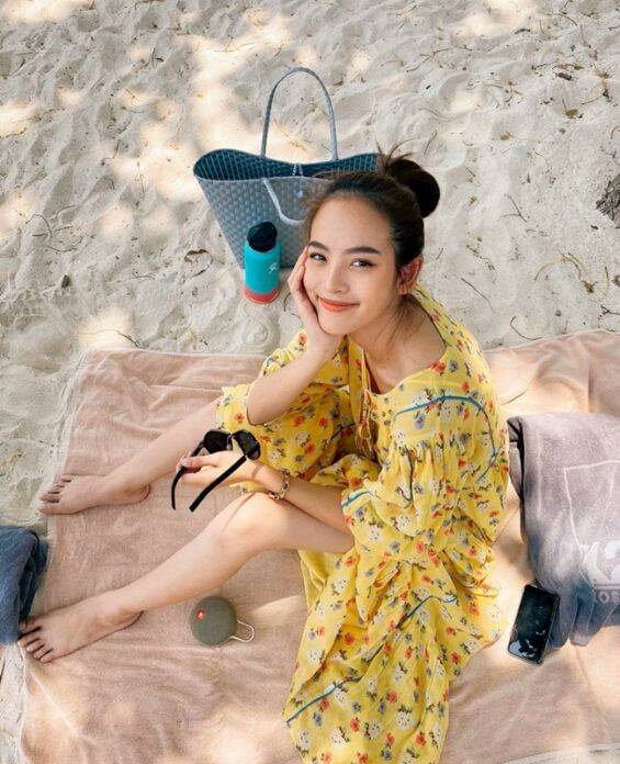 Khaosod | ไม้เรียวอยู่ไหน" ณิชา อวดเซ็กซี่เบาๆ ริมทะเล ชาวเน็ตบอกจะฟ้อง โตโน่