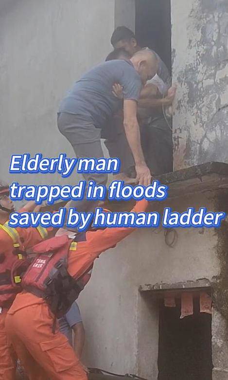 Elderly Man Trapped In Floods Saved By Human Ladder Xinhua Line Today