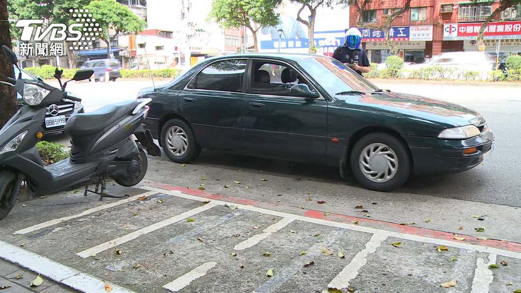 我沒擋車！ 違停「空」車格旁仍算「並排停車」 | TVBS | LINE TODAY