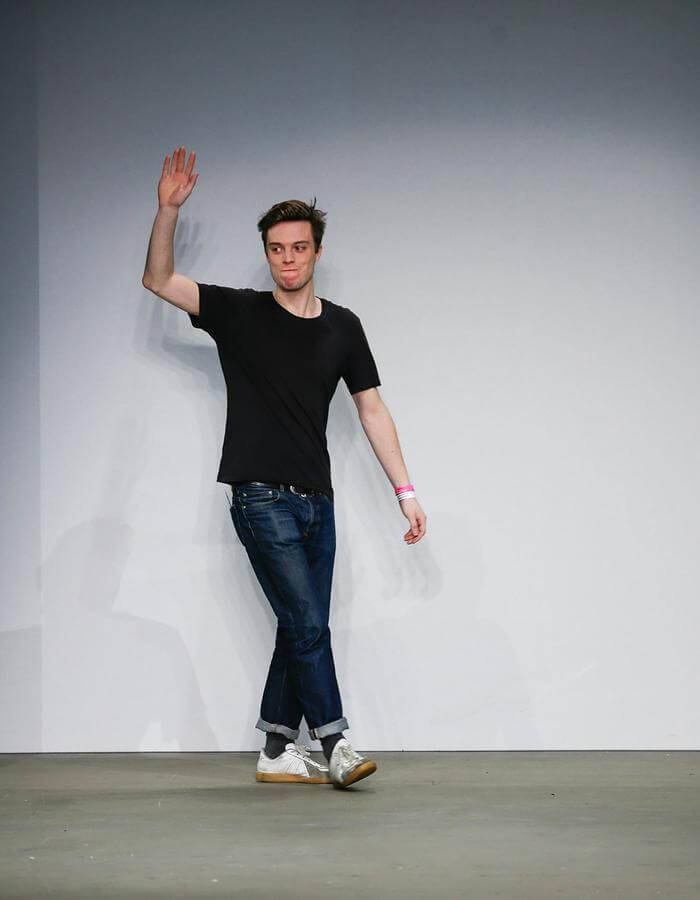 CAMIEL FORTGENS 對時尚潮流不感興趣的荷蘭獨立設計師 卻能打造出經典男裝融合實驗性剪裁的人性化日常服 | MING'S ...