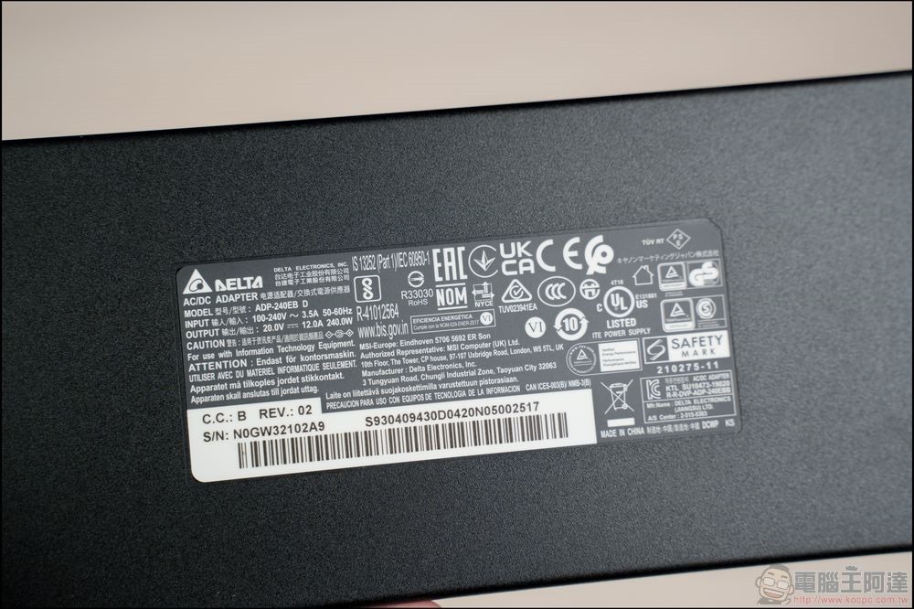 MSI Stealth 14 Studio A13V 開箱：搭載 RTX4060獨顯、僅有1.7公斤支援PD充電的全功能輕薄電競筆電 | LINE購物
