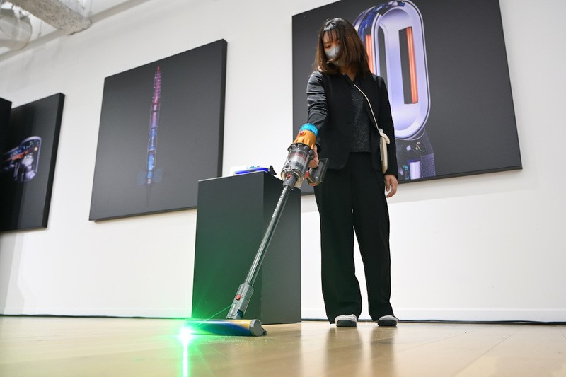 ダイソン、LEDでゴミを照らす「Dyson V12 Detect Slim Absolute」HEPAフィルターで空気もキレイに（アスキー）