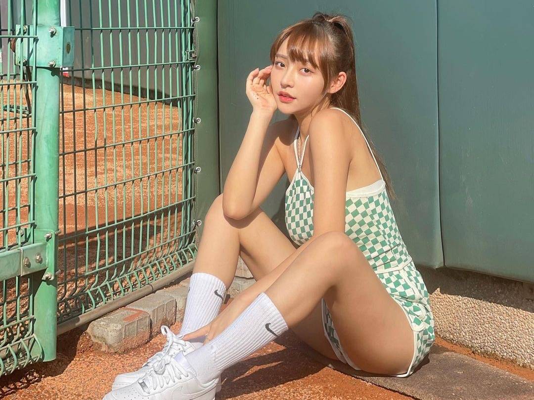 樂天女孩「林襄」靠 Nike Air Force 1、New Balance 327，打造「超香逆天」大長腿！ | JUKSY街星 | LINE TODAY