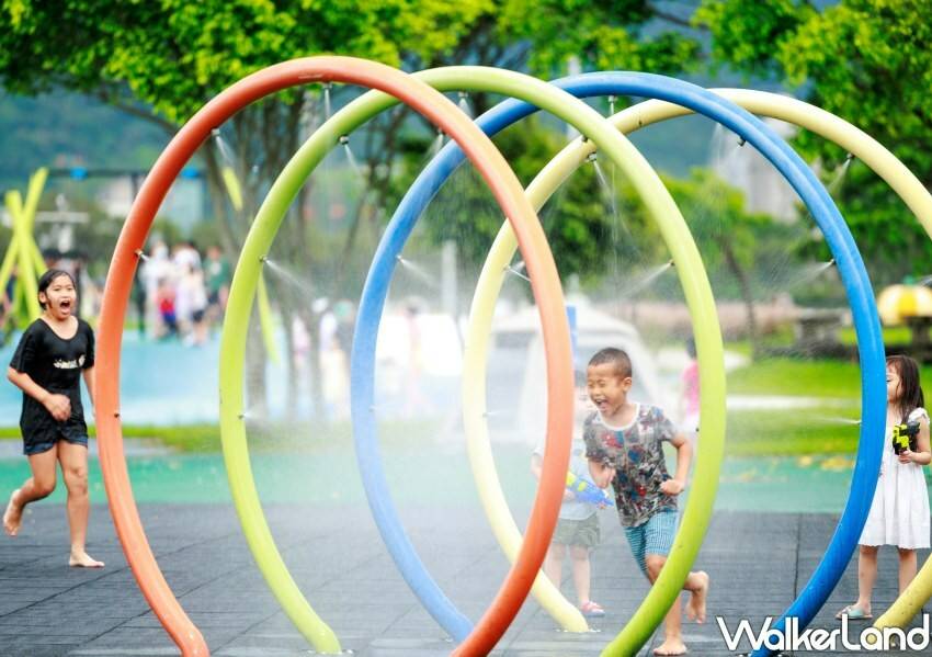 內湖、中山、南港都有！小資爸媽最愛「4個台北戲水公園」不限時免費嗨玩，帶小朋友打水仗「台北親子放電景點」要收。 | WalkerLand 窩客島 | LINE TODAY