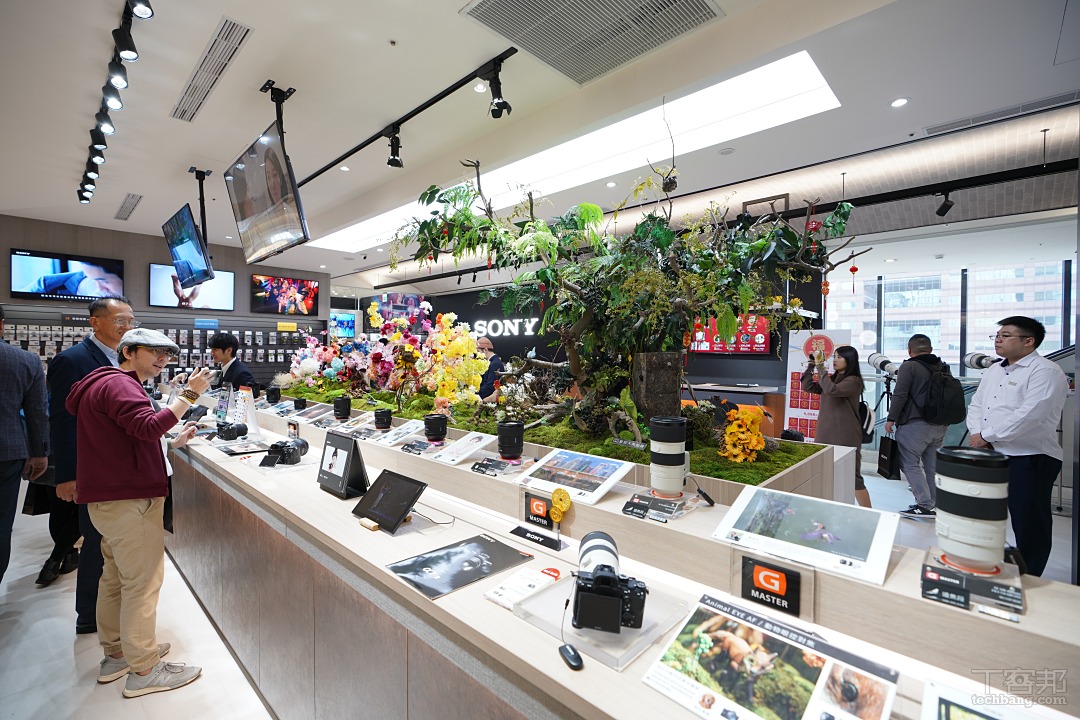 索粉朝聖地來了！全台最大 Sony Store 遠百信義直營店正式開幕 | LINE購物