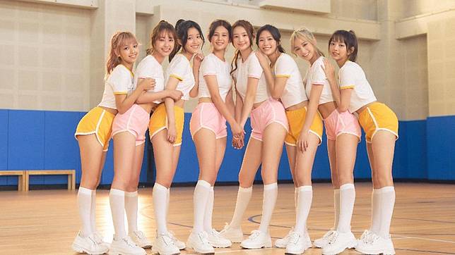 PINK FUN女團「真理褲太短」 打排球美腿露太長 | TVBS | LINE TODAY