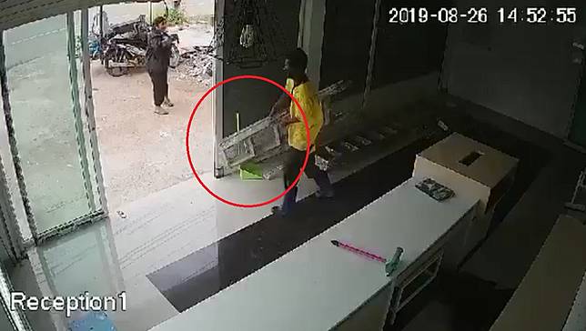 77kaoded | แก๊งสาวหนุ่มอ้วนผอมสุดแสบตระเวนขโมยเครื่องมือช่างกลางวันแสกๆ (ชมคลิป)