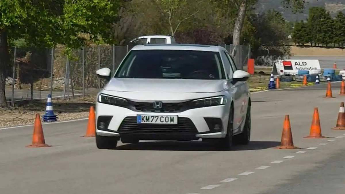 新世代 FK5 Honda Civic 在麋鹿測試中表現搶眼！ | SiCAR愛車酷 | LINE TODAY