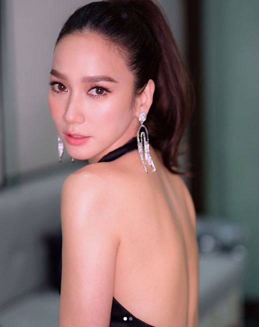 new18 | 10ท่าโพสสุดแซ่บ! ในไอจี "อั้ม พัชราภา"