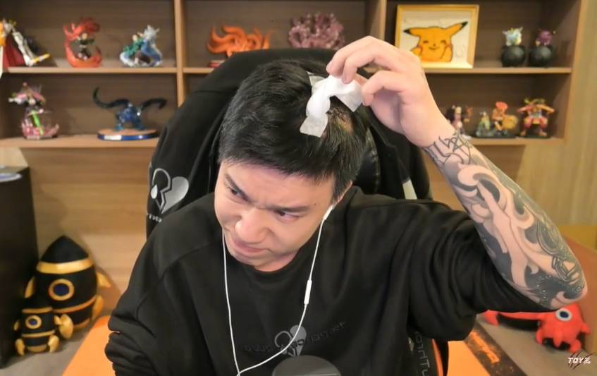 被「超派鐵拳」痛毆後首開直播！Toyz嗆超哥教育程度低：絕對把他告到死 | 中天新聞網 | LINE TODAY