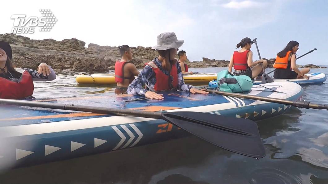 夏天秀好身材！SUP立槳衝浪 不會游泳也能玩 | TVBS | LINE TODAY