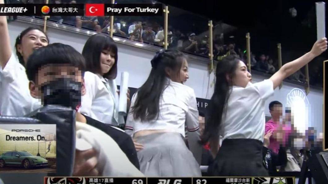 TVBS網路投票／啦啦隊一字馬、露底褲干擾罰球！逾7成網友贊成管制 | TVBS | LINE TODAY