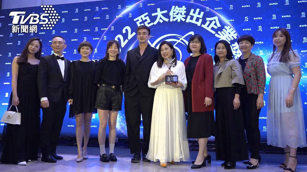 唯一媒體領導者！TVBS總經理劉文硯 獲APEA「卓越企業領袖獎」 | TVBS | LINE TODAY