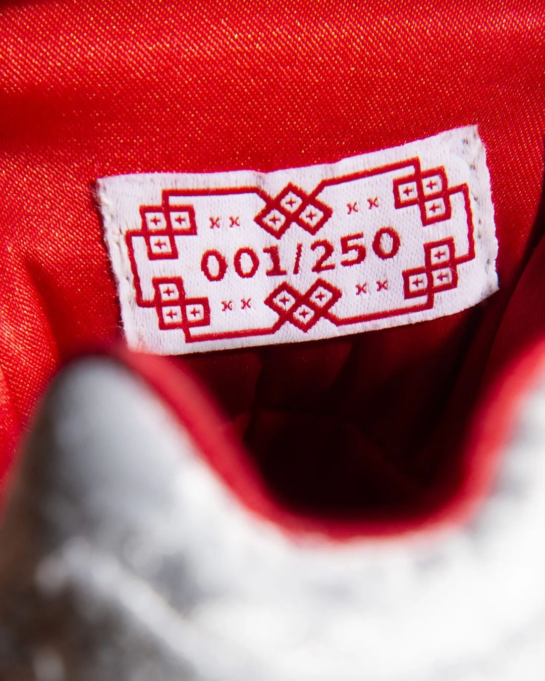 CLOT x Air Jordan 5 Low 「白絲綢」二十週年版本登場！只限量250雙？！ | LINE購物