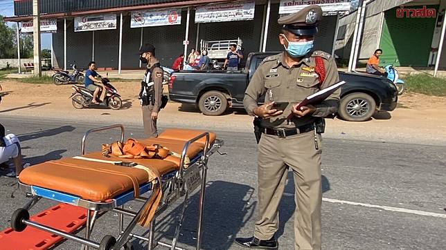 ไม่ทันได้ทอดกฐิน เก๋งพุ่งเสยจยย.โครมสนั่น ยาย2พี่น้องกระเด็นไกล10เมตร ดับคู่ | Khaosod | LINE TODAY