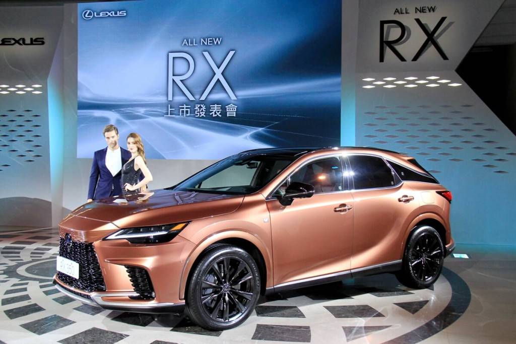 大舉電氣化！Lexus暢銷跑旅第五代RX正式在台上市 | CarStuff人車事 | LINE TODAY