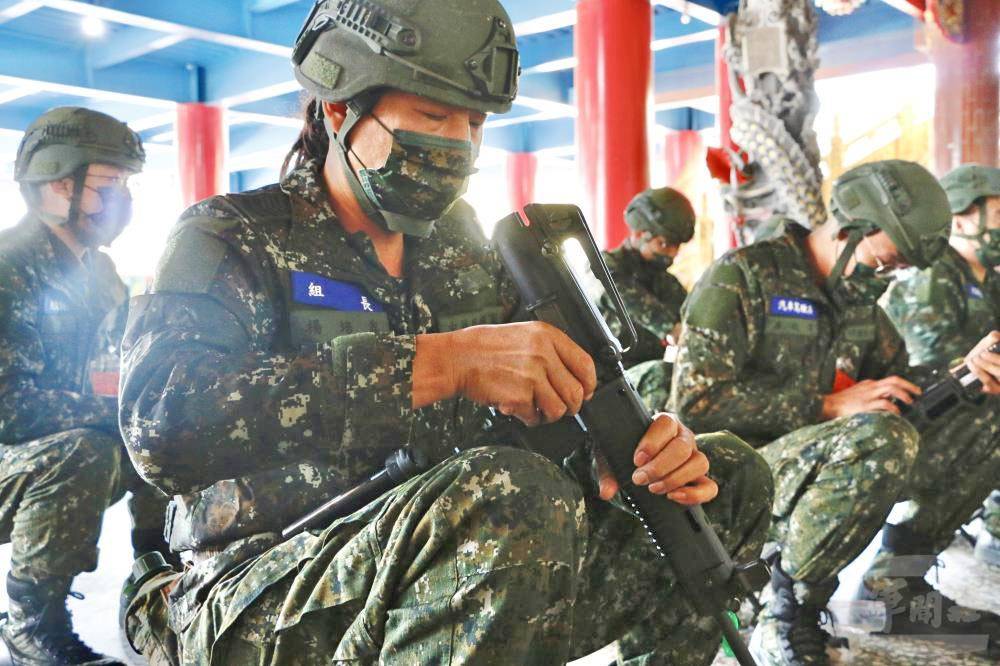 邱國正才發重話「絕對讓他掉腦袋」 陸戰遺失T91步槍「槍機」找到了 | 上報 | LINE TODAY