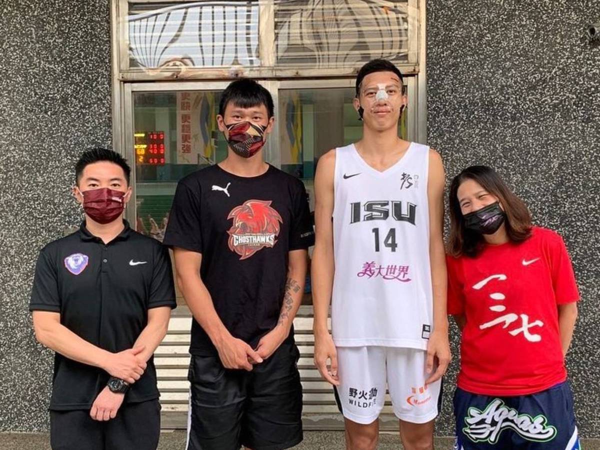 T1／台南獵鷹懲處胡凱翔「肘擊」UBA 球員事件：「罰款 3 萬，負擔對方醫藥費」 | JUKSY街星 | LINE TODAY