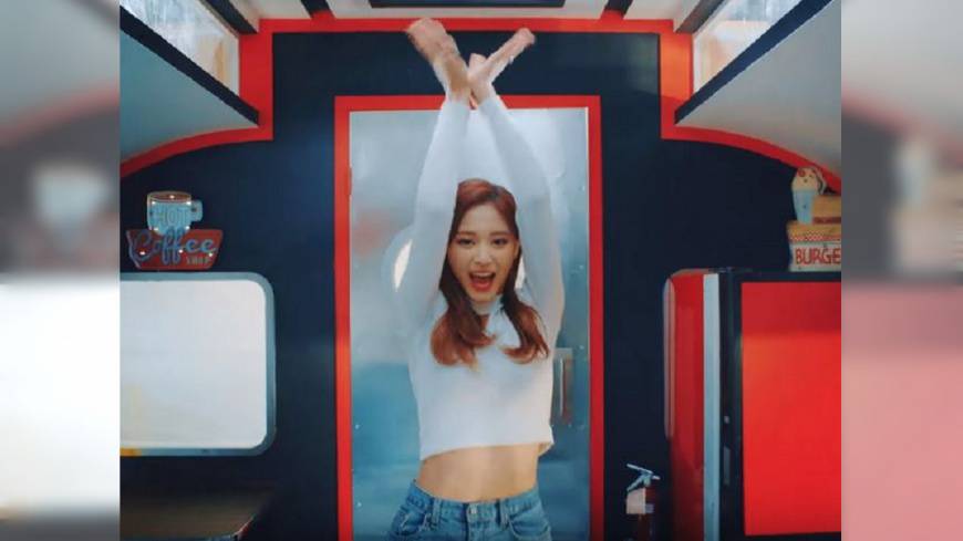 致敬！TWICE新歌 子瑜重現Jolin經典折手舞 | TVBS | LINE TODAY