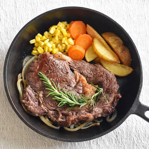 日本夢幻鑄鐵鍋「Omoi Frying Pan」強勢登台！能夠煎出全世界最美味的肉品夢幻煎鍋，創下單週突破百萬預購超強實績 | Japaholic | LINE TODAY