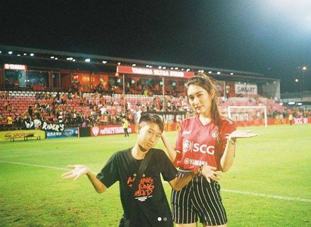 Khaosod | หายเหนื่อย! เบสท์ ลูกสาว สมรักษ์ คำสิงห์ หาเงินซื้อของขวัญใหญ่ชิ้นแรก อายุ19ทำได้