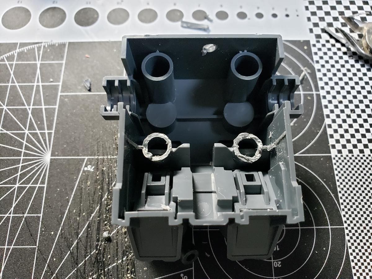 素人がガンプラに初挑戦！超巨大「シャアザク」にLEDライトを仕込んでみた！（&GP）