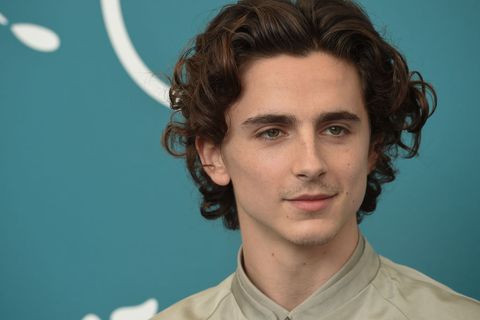 強尼戴普女兒莉莉蘿絲和「甜茶」堤摩西度假太忘情！被扛上肩激動舌吻親不停 | LINE購物