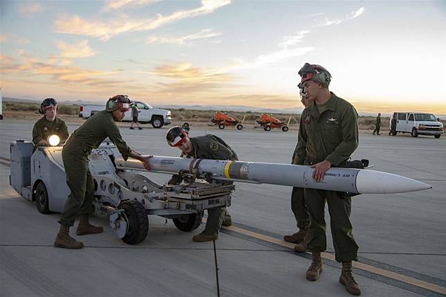 美允售日150枚AIM-120C-7/8飛彈 | 青年日報 | LINE TODAY