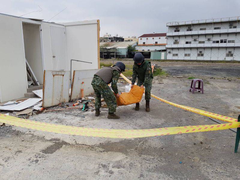鳳山火車站旁工地驚見105榴彈未爆彈 國軍帶回處理 | NOWnews 今日新聞 | LINE TODAY